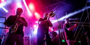 Contratar a Dancing Mood