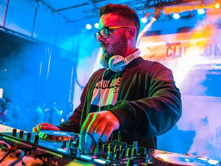 Contratar a Fer Palacio - Contacto 54-9-1161373030